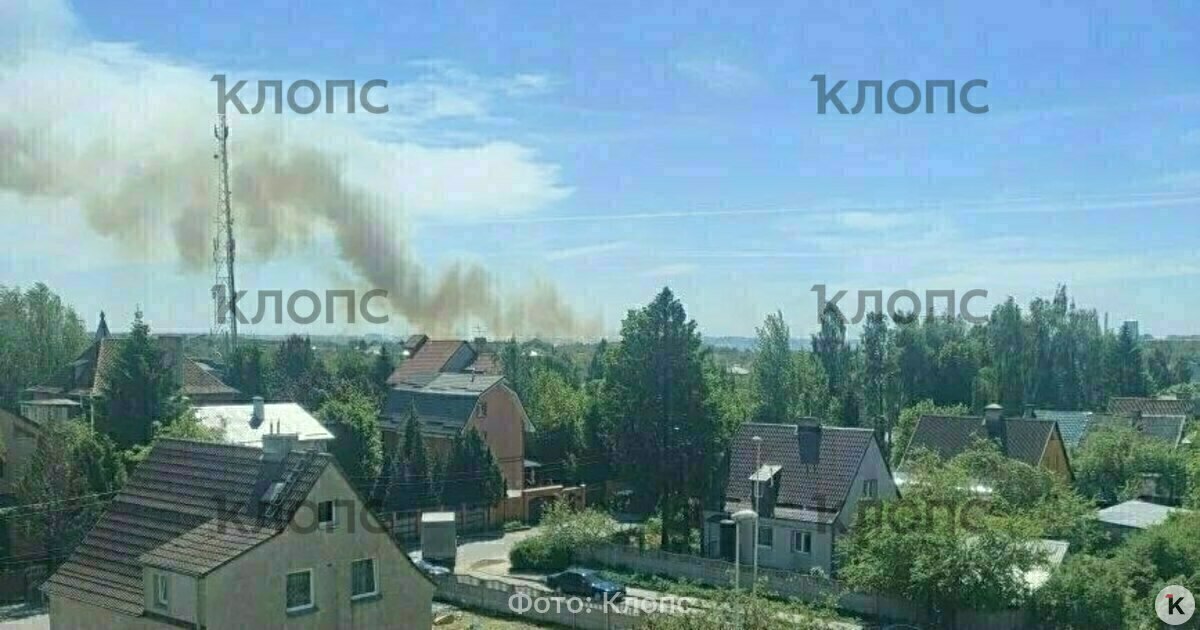 Клубы дыма видны за несколько километров: на окраине Калининграда ...